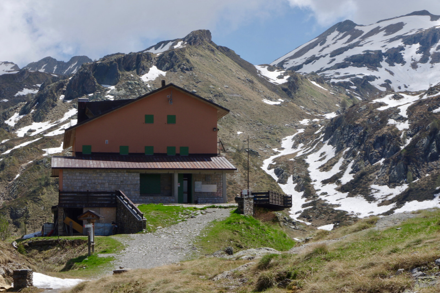 Rifugio Fratelli Calvi, il Cai di Bergamo cerca nuovi gestori per i ...