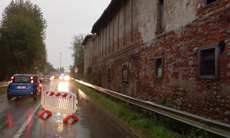 Crolla tetto della Cascina Nuova ad Arcene: senso unico alternato sulla ...