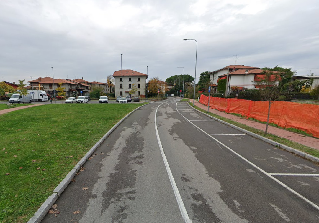 Bonate Sotto, per rubare la bici sega il tronco dell'albero a cui era ...