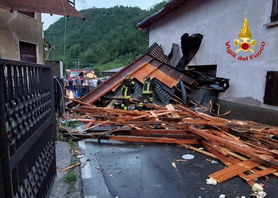 Tromba d'aria in Bergamasca: tetti scoperchiati, alberi caduti e allagamenti - Prima Bergamo
