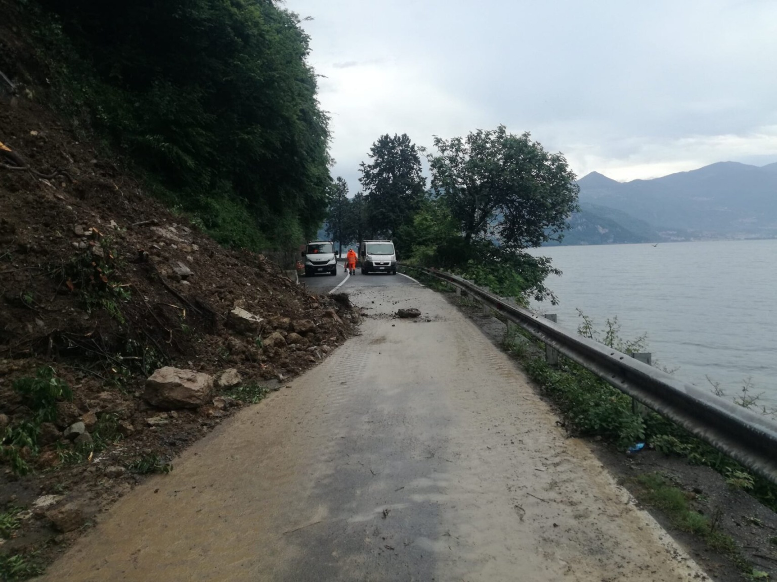 Un'altra frana tra Riva di Solto e Parzanica, chiuso un tratto della ...