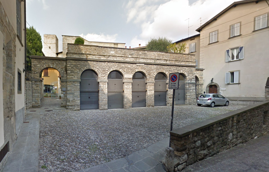 Trovati un ossario e quattro tombe in piazzetta Verzeri, Città Alta ...