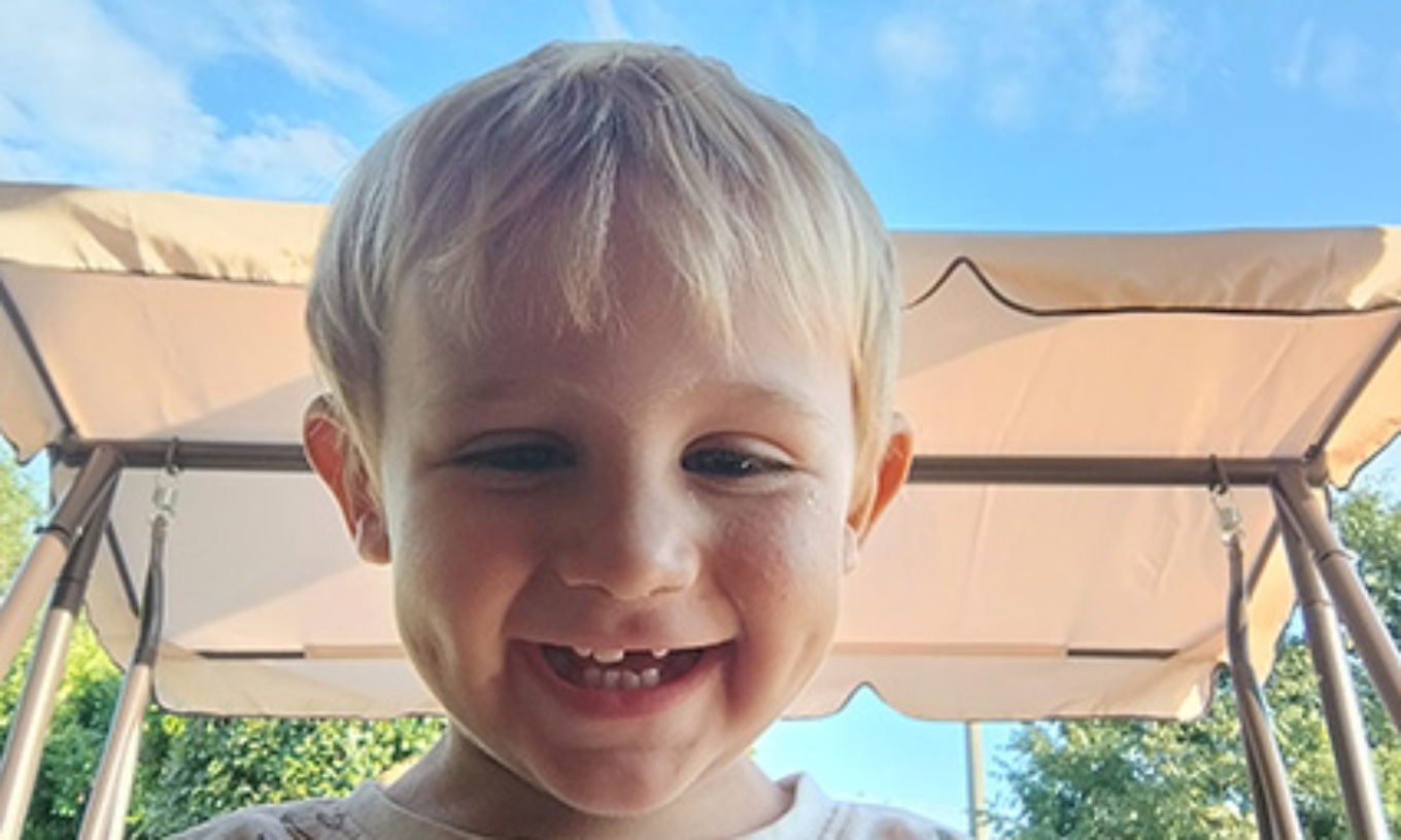 Addio a Eric Rossi, morto a due anni in vacanza: sabato 23 i funerali a ...