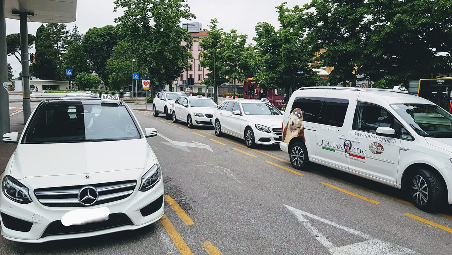 «Più di 29 euro in taxi da Boccaleone all'aeroporto di Orio (5 km, 9 ...